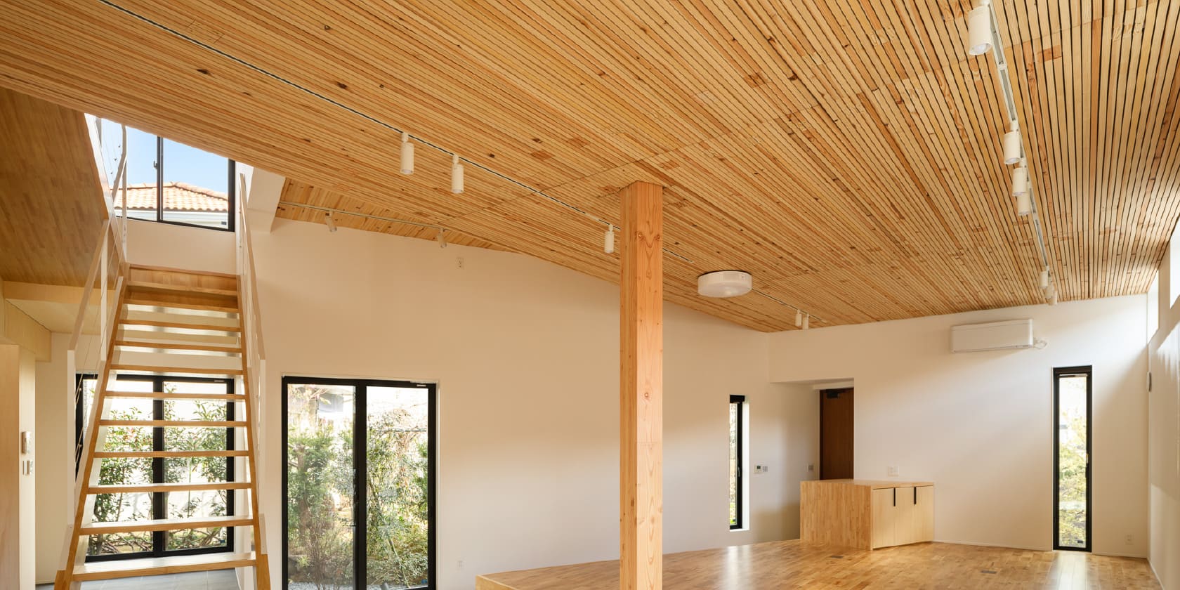 木ダボ接合積層材 DLT（Dowel Laminated Timber） | ハセマン